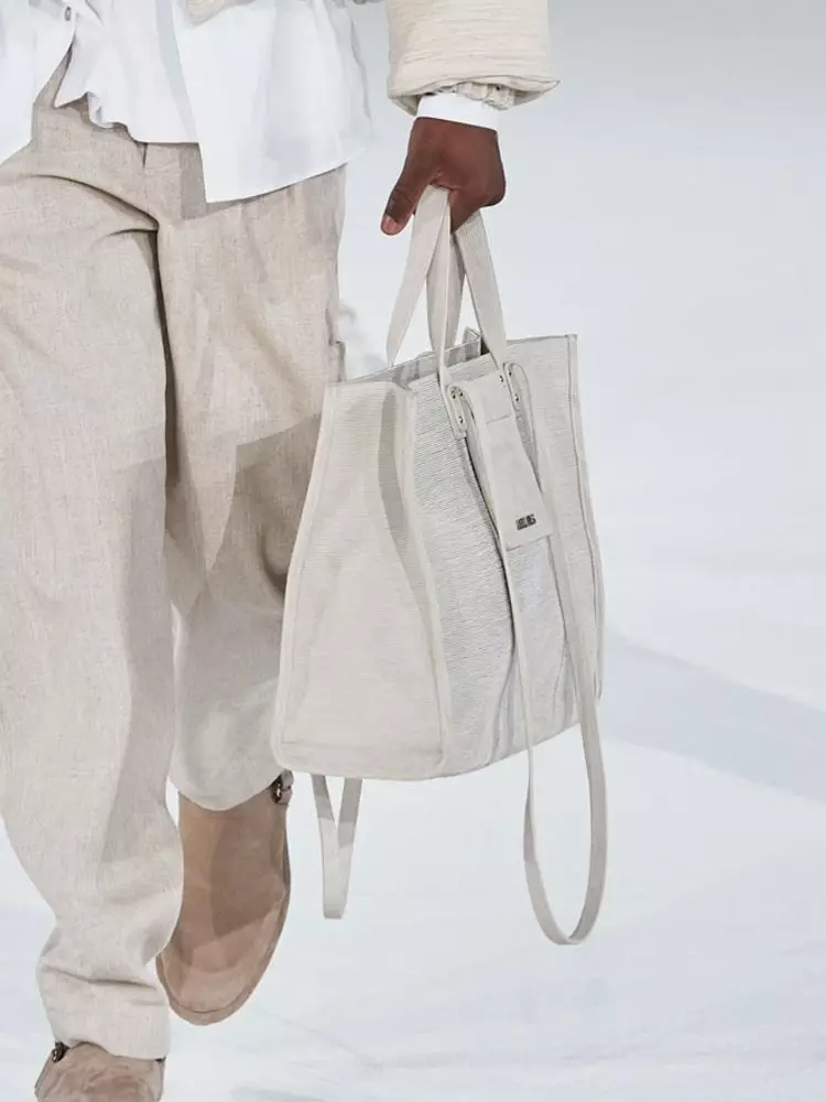 Jacquemus Debuts a Brand Tuntun Tiny apo ni Awọn oniwe-Titun ojuonaigberaokoofurufu Show 1476_19