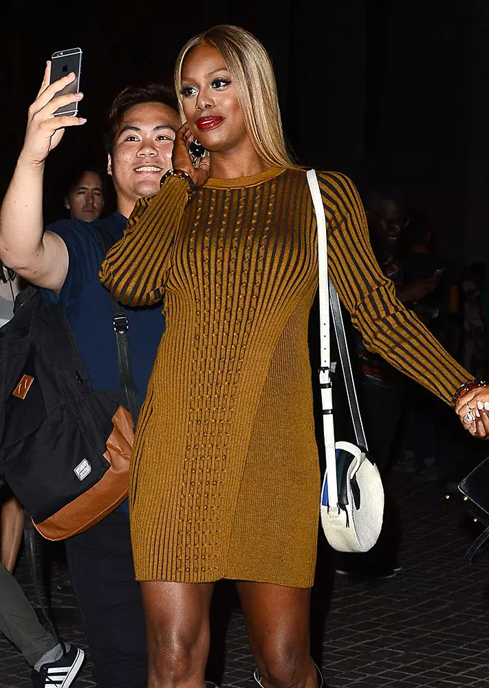 Laverne-Cox-اوپننگ-Creemony-Shoulder-Bag