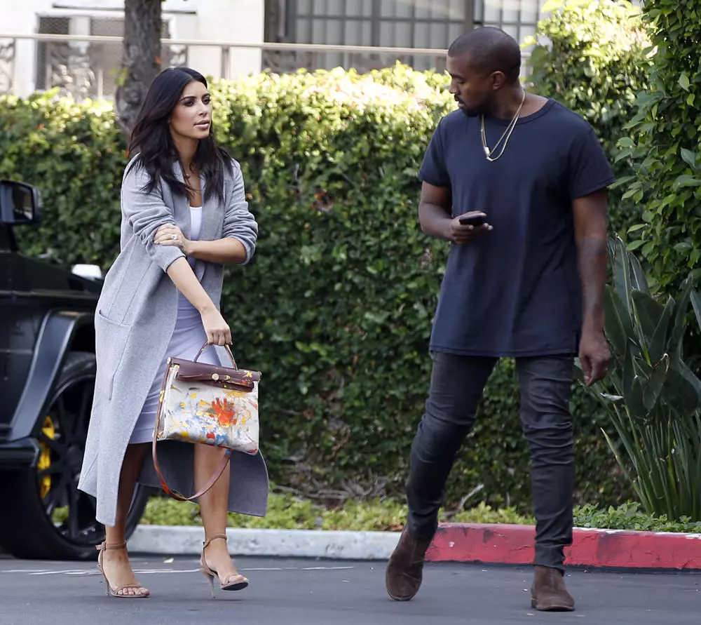 Kim Kardashian i Kanye West es dirigeixen a un edifici d'oficines a Los Angeles, CA