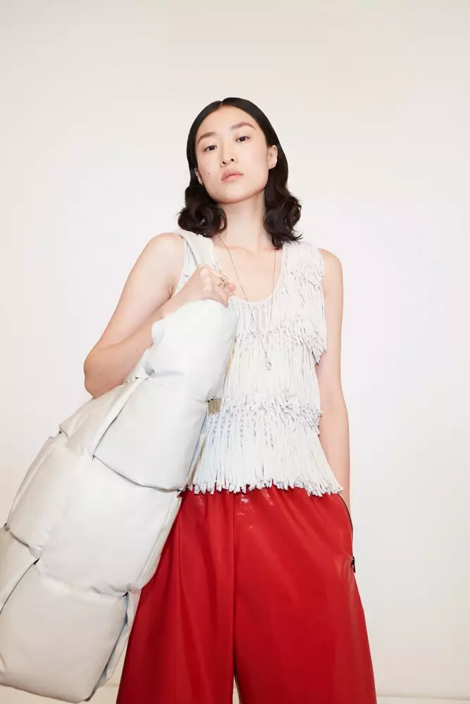 Bottega Veneta ၏ ဆောင်းဦးအကြို 2020 အိတ်များကို ကြည့်ပါ။ 1504_11