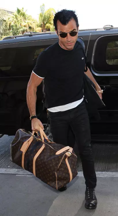 Osaziwayo kanye no-Louis Vuitton Luggage 8