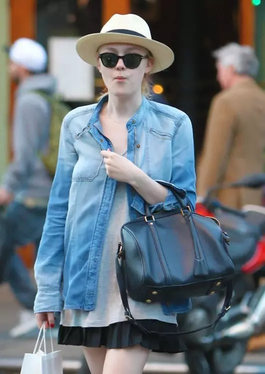 កាបូបជាច្រើនរបស់ Dakota Fanning 15560_7