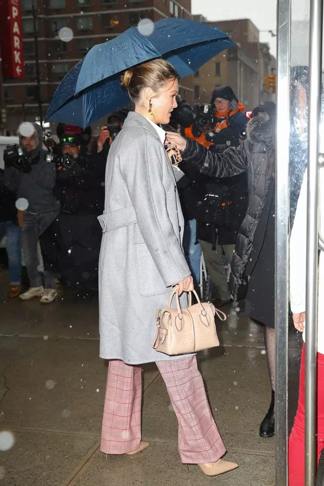 Celebs Get Caught in the Snow pamoja na Louis Vuitton, Kocha na Tod's 1564_8