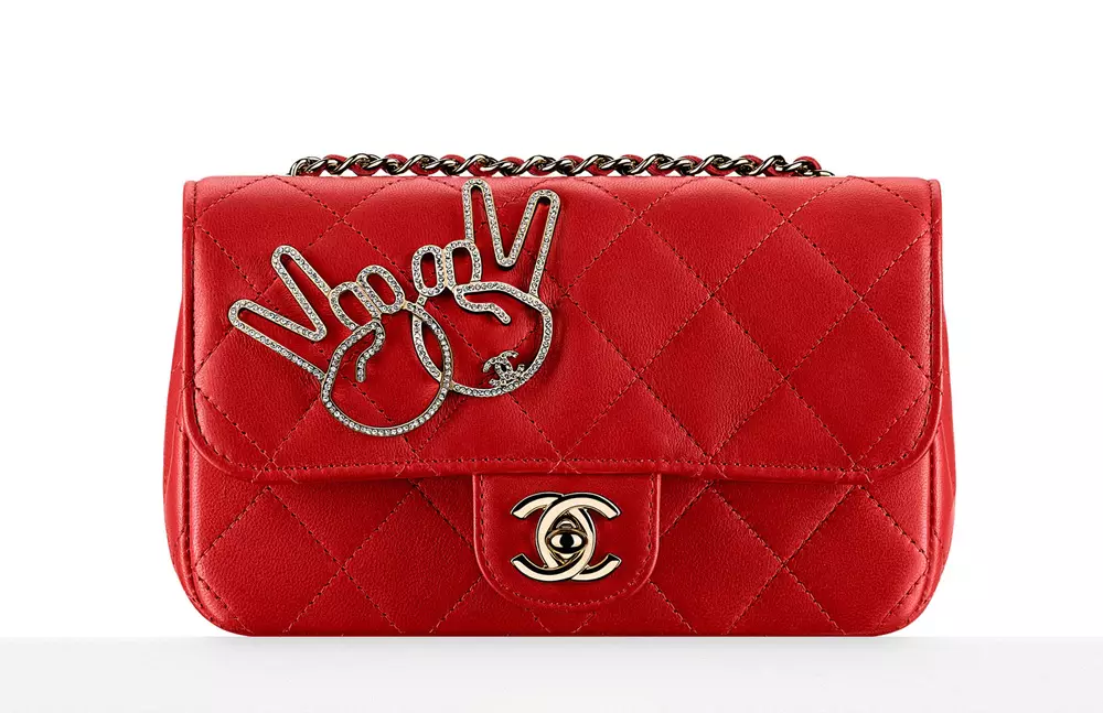 ម៉ាក Chanel-flap-bag-red-3200