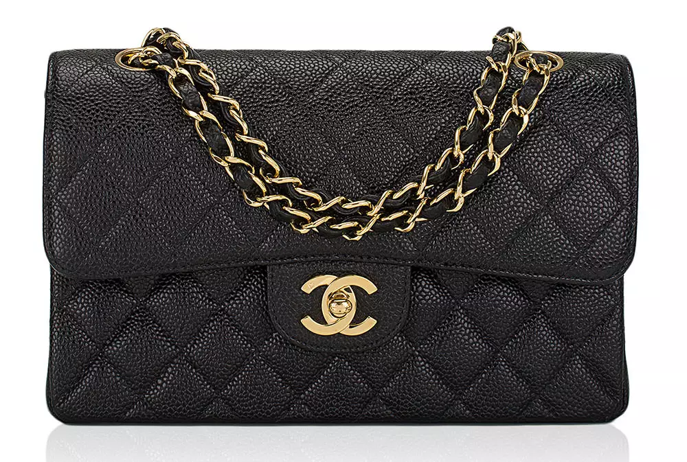 Chanel-Caviar-Classic-Flap-Mála