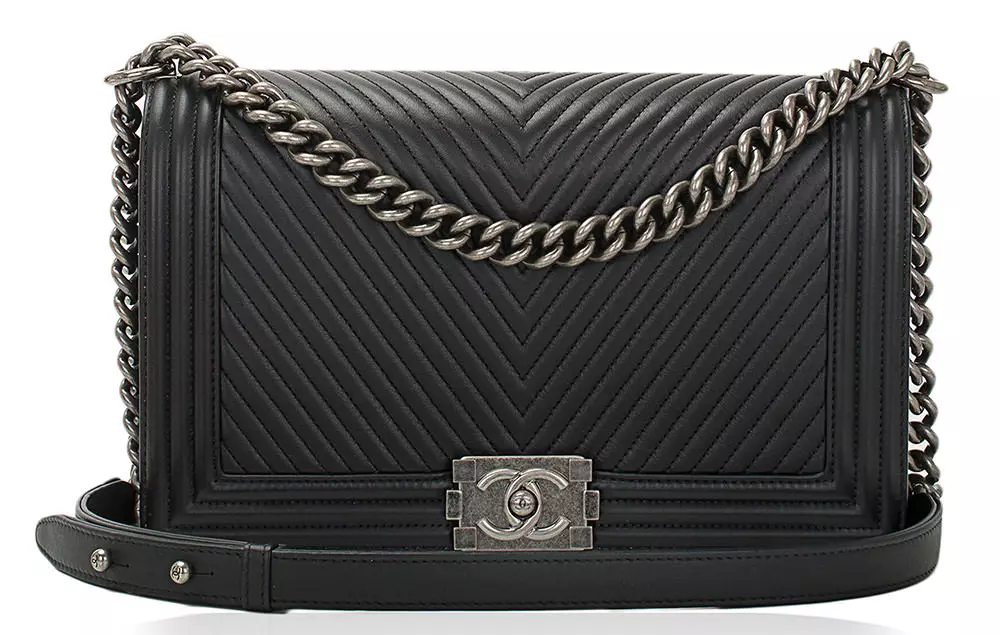 Chanel-Chevron-Buachaill-Mála-Dubh