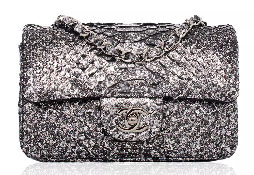 Chanel-Snakeskin-Classic-Flap-Mála