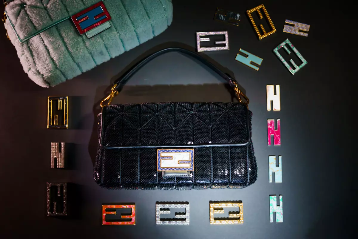 Festeggia con Fendi e la sua Baguette Holiday Edition 158_2