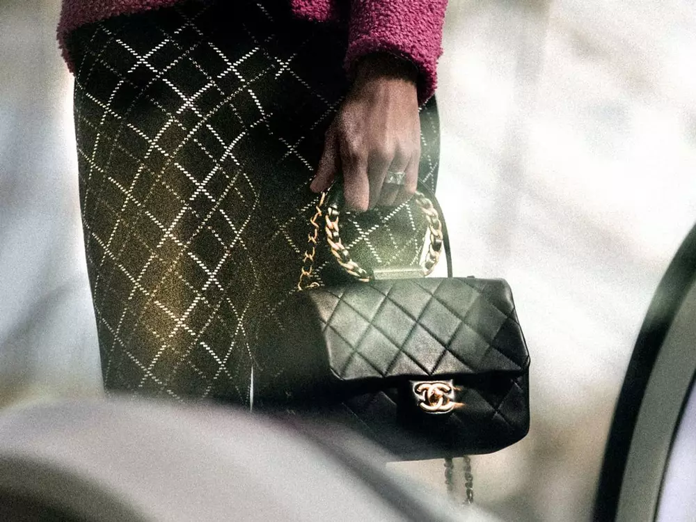 Kyk na Chanel's Cruise 2020 Bags