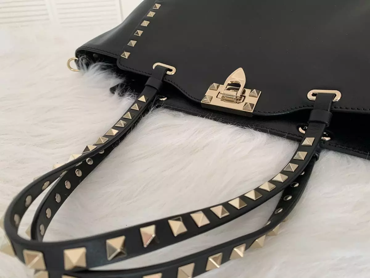 საყიდლები: Valentino Rockstud ჩანთა 1608_9