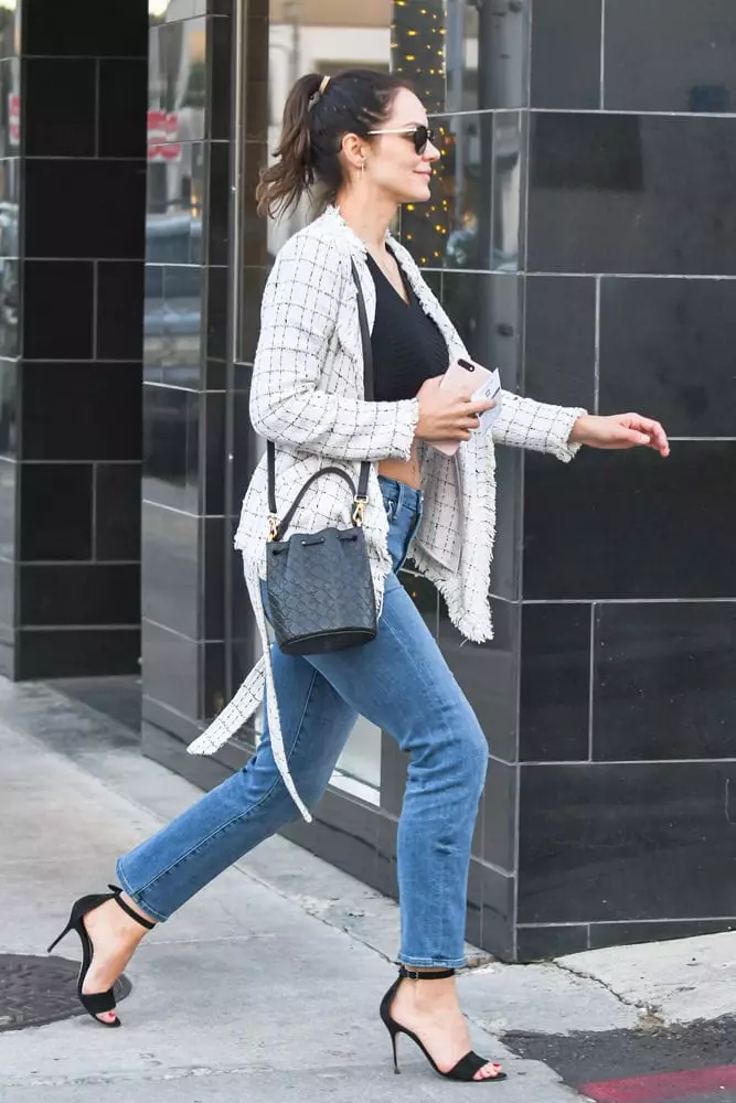 Celebs Flaunt New Bags from Balenciaga, Jimmy Choo ແລະ Valentino 1622_2