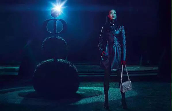 Rihanna-Dior-Diorama-Handsak-veldtog-2