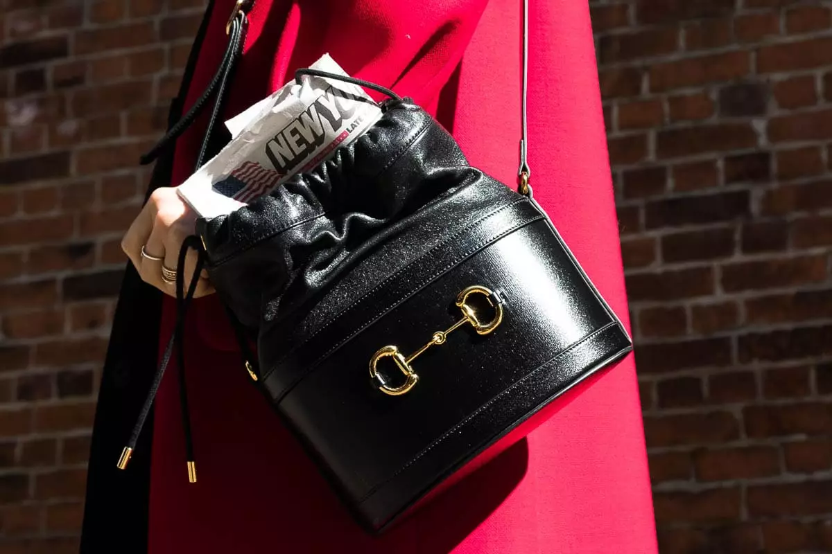 Ons stel die Gucci 1955 Horsebit Bucket Bag bekend