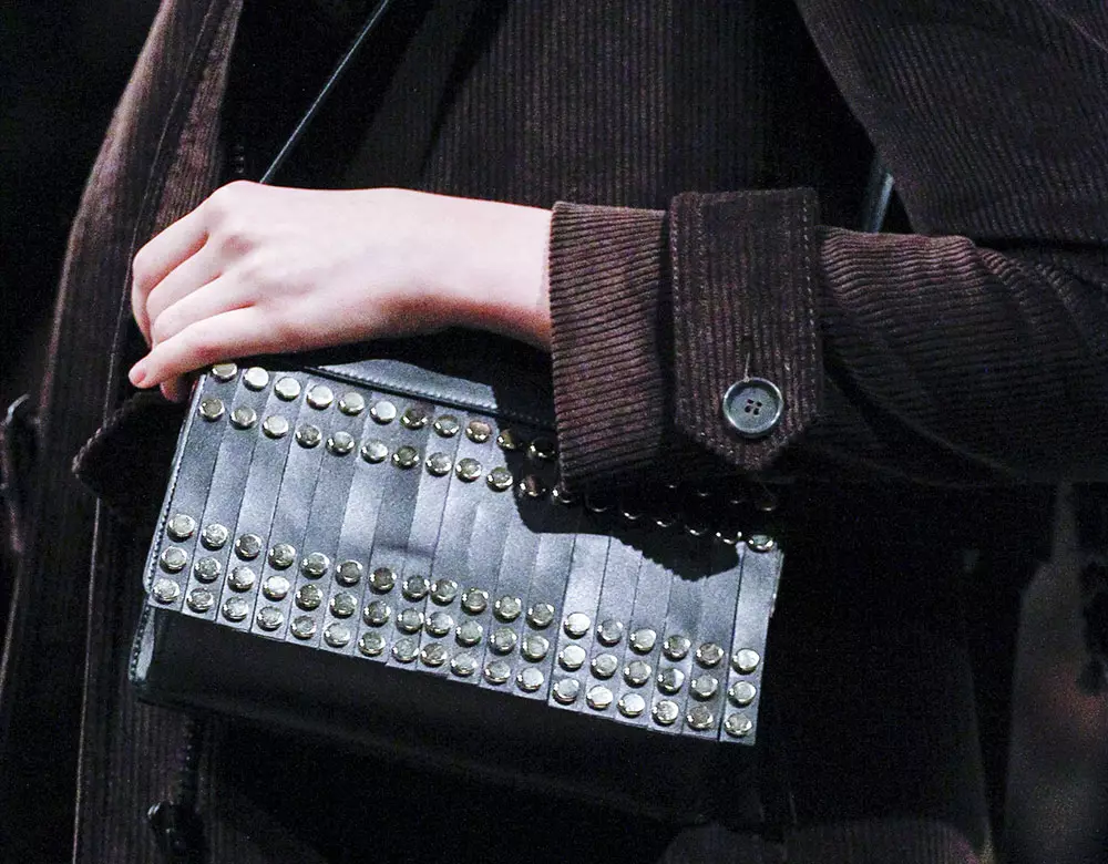 Na podzim 2017 se Prada u svých Runway Bags opírá o jednoduchost i maximalismus 16541_27