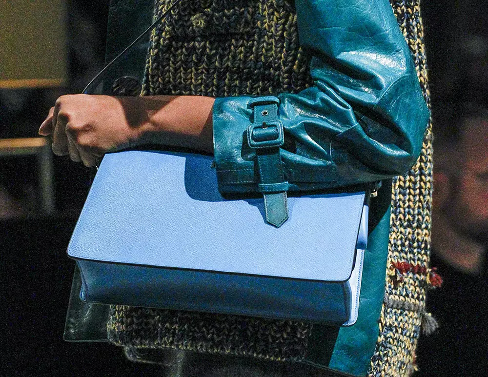 Na podzim 2017 se Prada u svých Runway Bags opírá o jednoduchost i maximalismus 16541_7