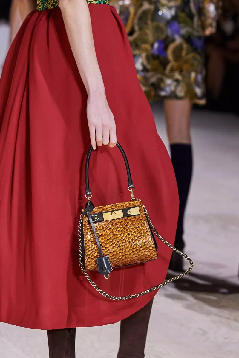 Ag Louis Vuitton, Mála Láimhe Tugann Genius Nicolas Ghesquiere Dearthaí Nua isteach don Earrach 2020 1686_28