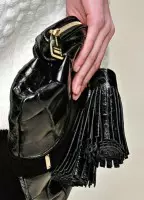 Fashion Week Handbags: Burberry Prorsum Caij nplooj zeeg 2011 17058_10