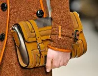 Fashion Week Handbags: Burberry Prorsum Caij nplooj zeeg 2011 17058_22