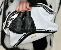 Fashion Week Handbags: Burberry Prorsum Caij nplooj zeeg 2011 17058_4