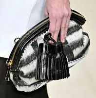 Fashion Week Handbags: Burberry Prorsum Caij nplooj zeeg 2011 17058_9