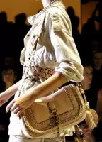 Moda hepdeliginiň sumkalary: Gucci Bahar 2011 17367_10