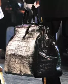 Muotiviikon käsilaukut: Louis Vuitton syksyllä 2012 17765_25