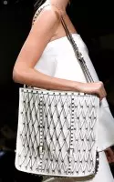 กระเป๋าแฟชั่นวีค: Valentino Spring 2012 17779_11