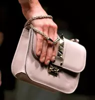 กระเป๋าแฟชั่นวีค: Valentino Spring 2012 17779_9