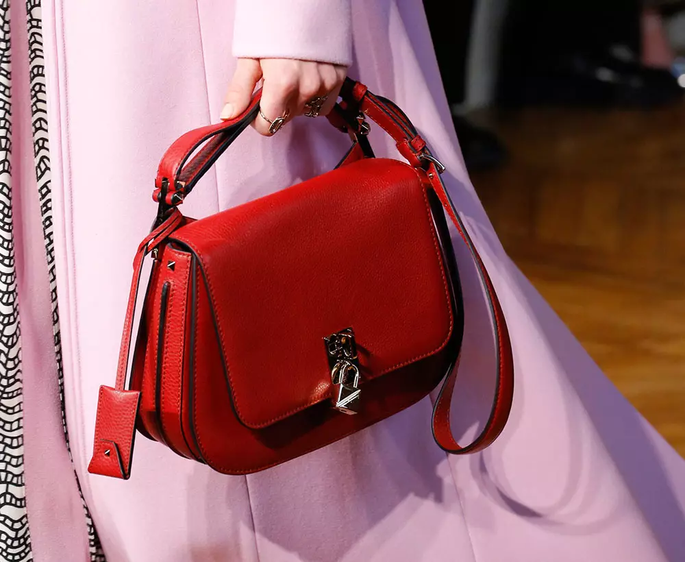 Sababaraha News Good: Valentino's Fall 2017 Runway Bags are Terrific 18059_2