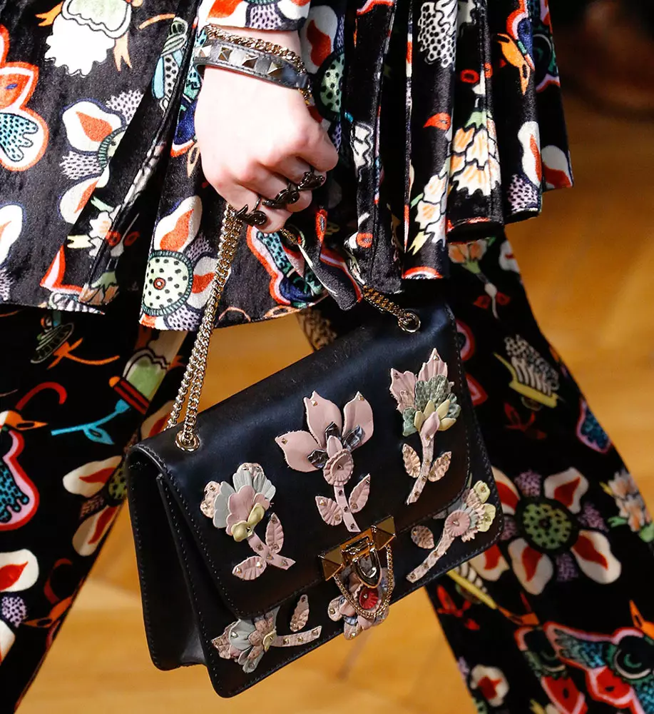 Sababaraha News Good: Valentino's Fall 2017 Runway Bags are Terrific 18059_29