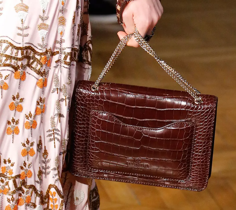 Pipila ka Maayong Balita: Ang Fall 2017 Runway Bag ni Valentino Nindot kaayo 18059_7