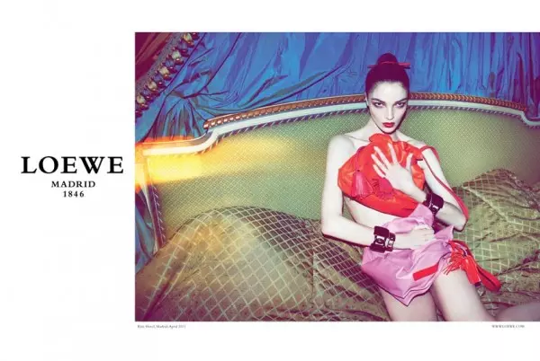 Tan-awa ang Loewe's Fall 2011 ads, nga nagpakita sa bag-ong Flamenco Bag 18376_1