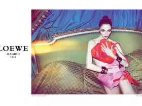 اطّلع على إعلانات Loewe لخريف 2011 ، والتي تضم حقيبة Flamenco جديدة تمامًا 18376_3