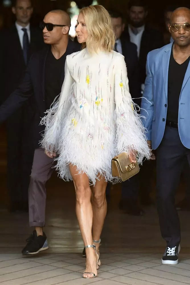 Ndị na-eme ememme na-ebu Valentino na Chanel juru n'izu Paris Couture 1848_9