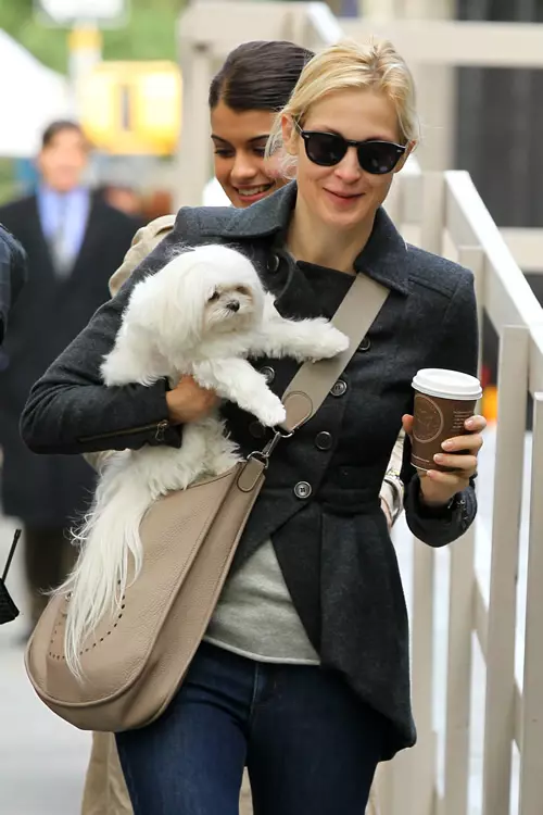 Kelly Rutherford jongléiert mat Pooch, Kaffi, an Hermes Evelyne 19127_2