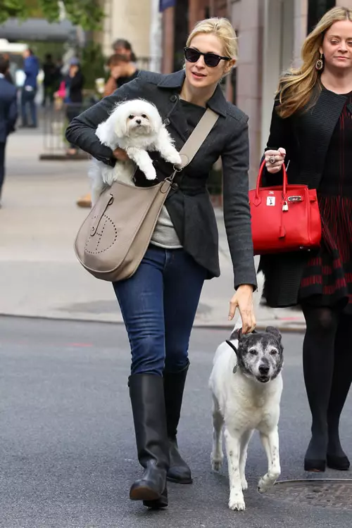 Kelly Rutherford jongléiert mat Pooch, Kaffi, an Hermes Evelyne 19127_4