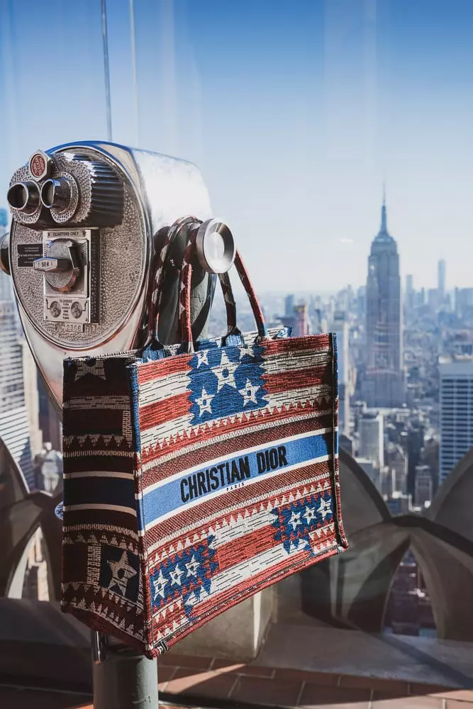 Ose Aso ma le Dior American Flag Book Tote 1948_12