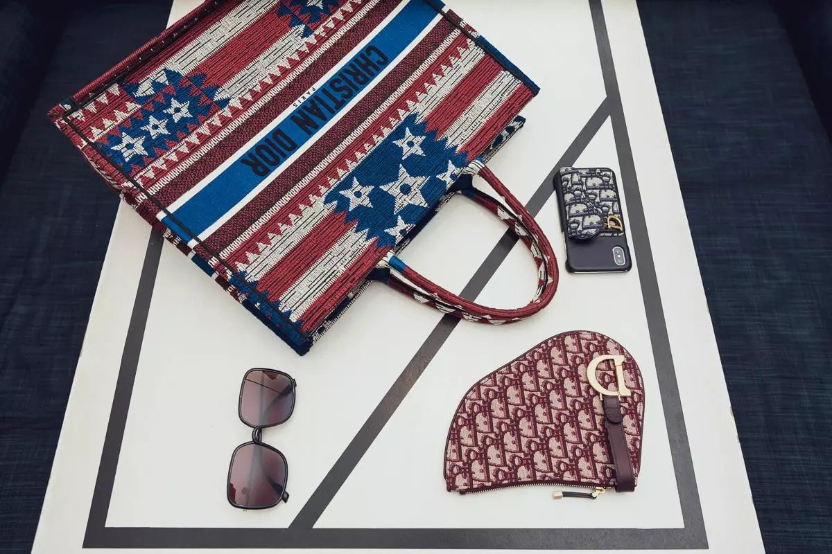 A Day pẹlu Dior American Flag Book toti 1948_7