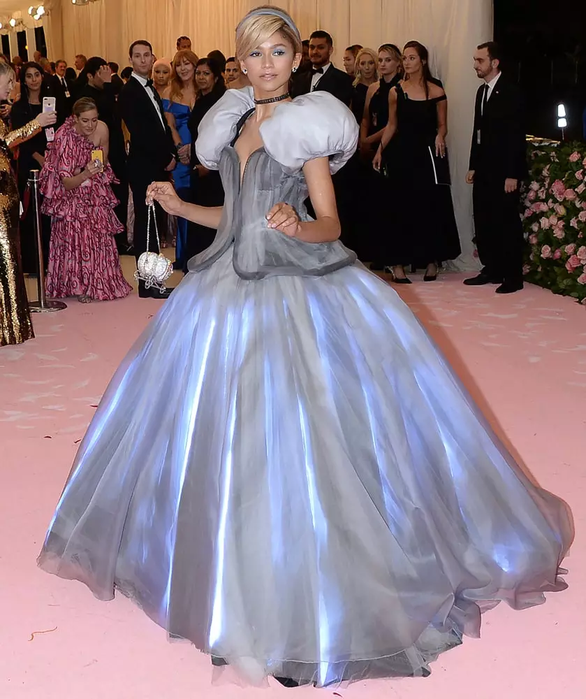 Les invités du Met Gala 2019 campent avec des sacs de Louis Vuitton, Gucci et Judith Leiber 1956_10