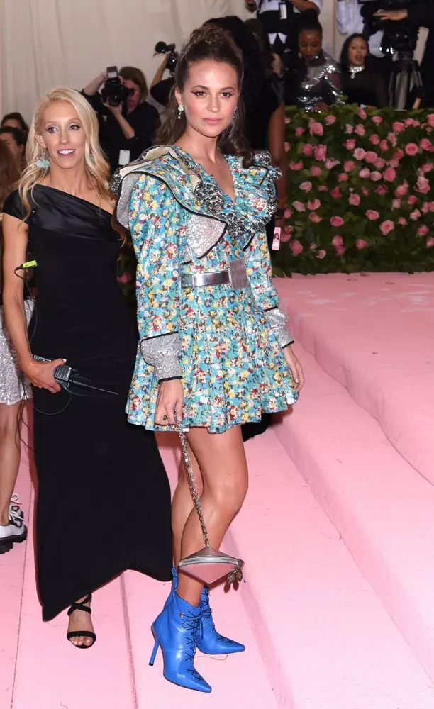 Envite Gala Met 2019 Camp It Up Ak sak soti nan Louis Vuitton, Gucci ak Judith Leiber 1956_12