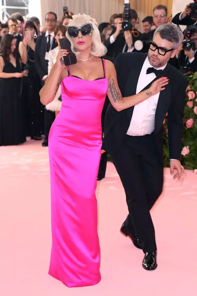 Envite Gala Met 2019 Camp It Up Ak sak soti nan Louis Vuitton, Gucci ak Judith Leiber 1956_15