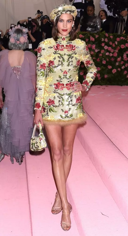 2019 年 Met Gala 嘉宾用 Louis Vuitton、Gucci 和 Judith Leiber 的包包露营 1956_2