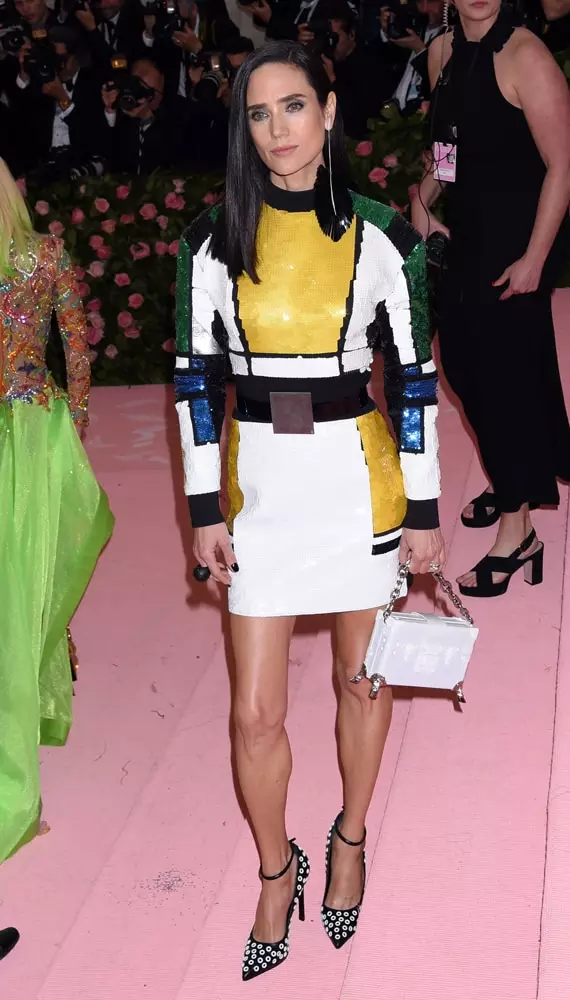 2019 Met Gala Guests Camp It Up Iyadoo ay wataan bacaha Louis Vuitton, Gucci iyo Judith Leiber 1956_7