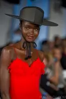 גאַלעריע: Oscar de la Renta Resort Runway Show 19596_95