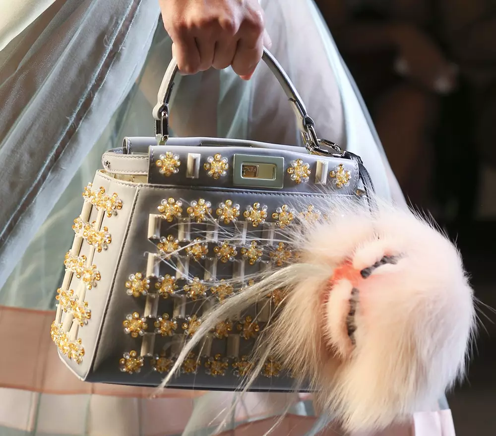 Aduna Ka'y Unom ka Bulan aron Palig-on ang Imong Pitaka Batok sa Spring 2015 Runway Bag ni Fendi 19742_1