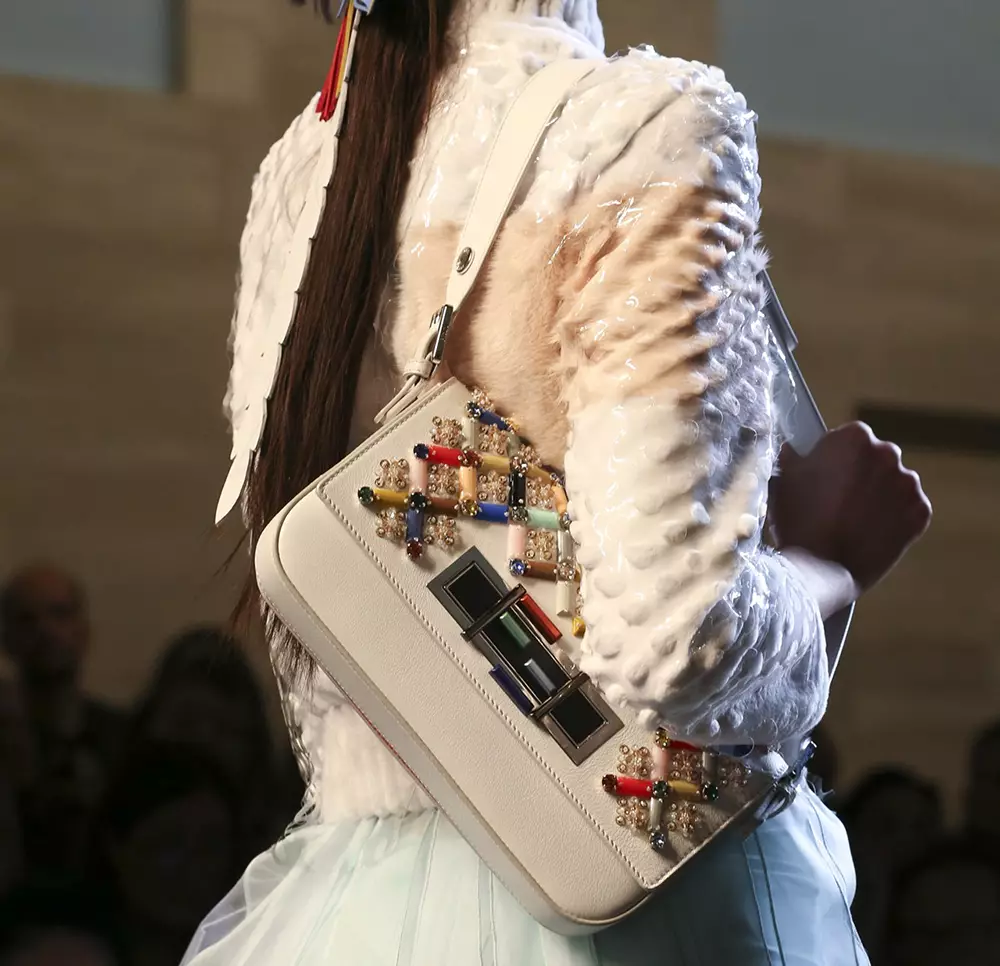 កាបូបម៉ាក Fendi Spring 2015 ១០