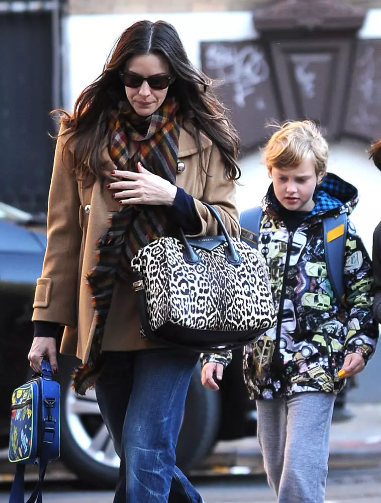 Liv-Tyler-Givenchy-Leopard-Antigona-Bag