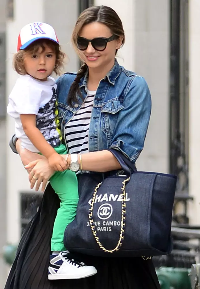 The Many Bags of Celebrity Moms-43