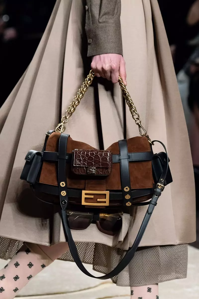 Fendi na-apụ na Logos na mkpokọta ọdịda 2019 ya, nke ikpeazụ sitere na onye isi ihe okike Karl Lagerfeld 2103_10