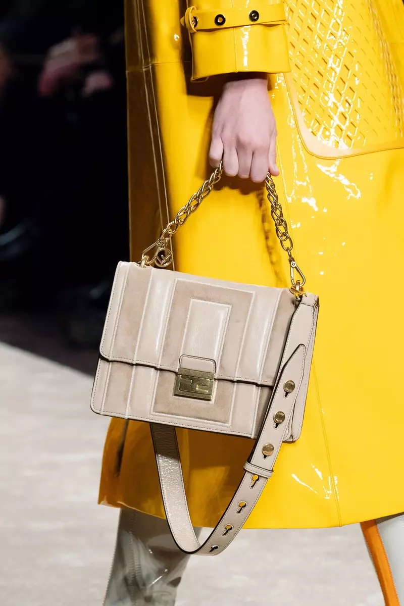 Fendi na-apụ na Logos na mkpokọta ọdịda 2019 ya, nke ikpeazụ sitere na onye isi ihe okike Karl Lagerfeld 2103_15